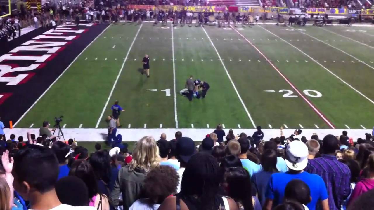 streakers at 2010 Bell vs Trinity game - YouTube