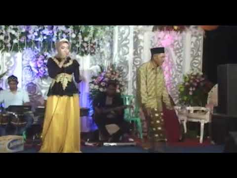 Kakek joget Sarung Melorot