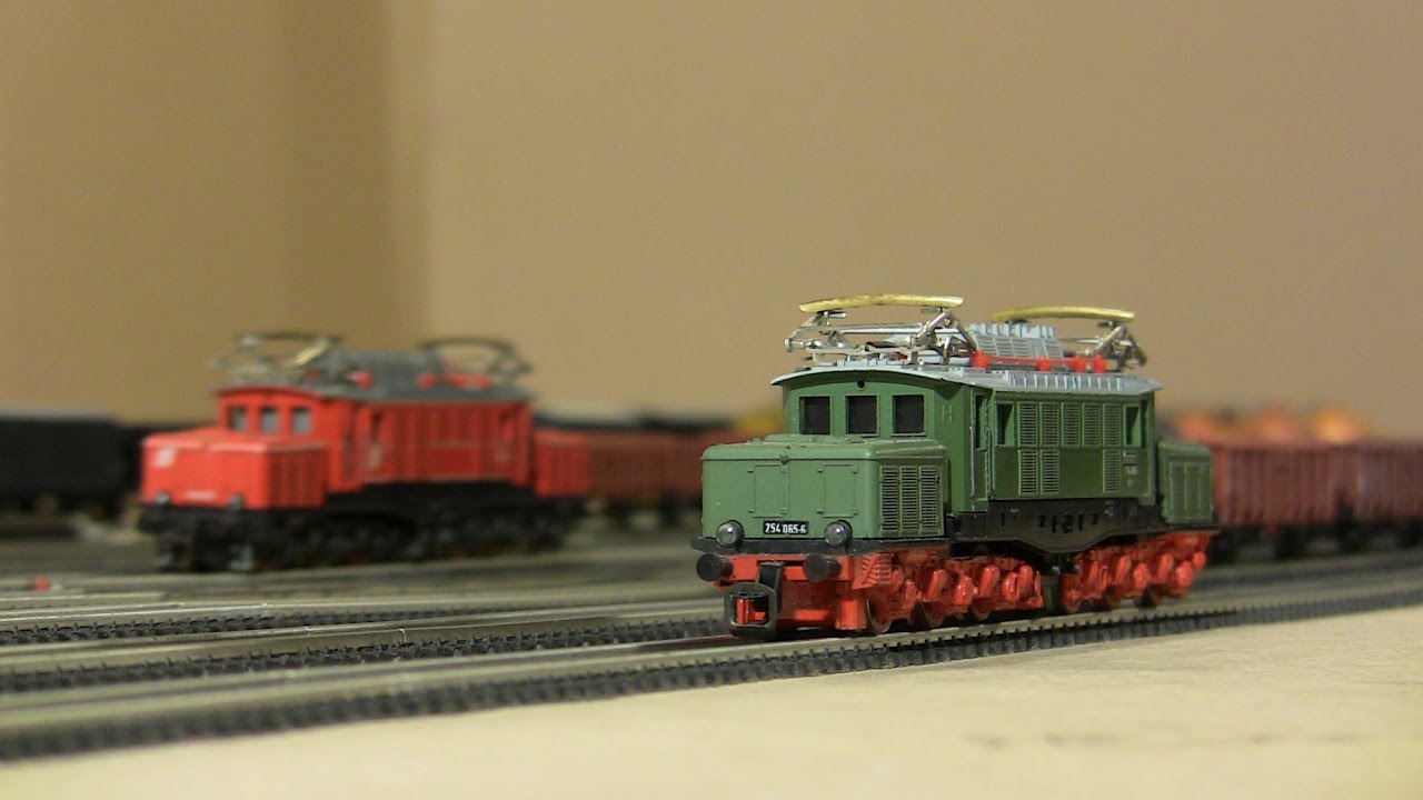TT scale model trains 020: DR BR254 (krokodil) and V36 from BTTB - YouTube