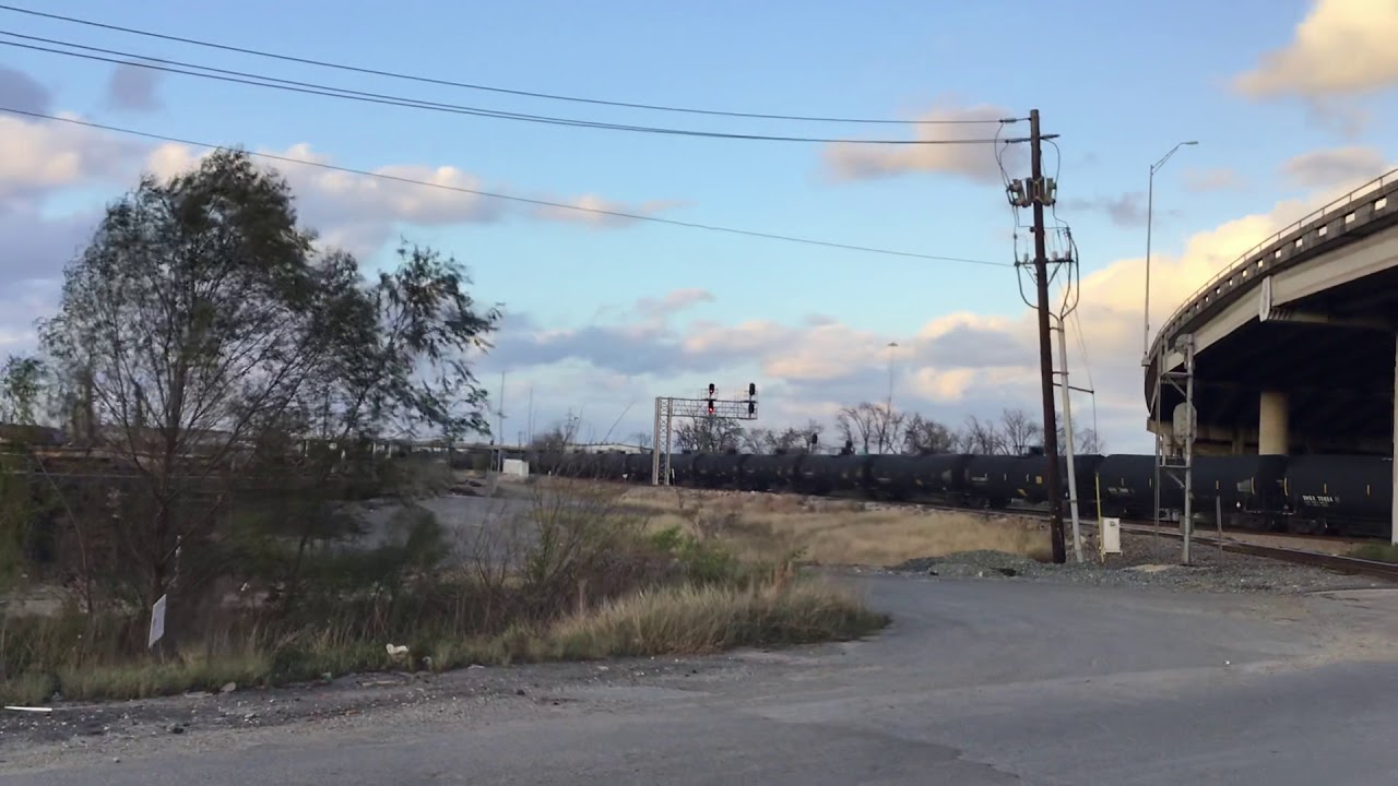 BNSF 7315 New GEVO Lead Oil Tank Meet UP 7744 GEVO With AC44CW Power ...