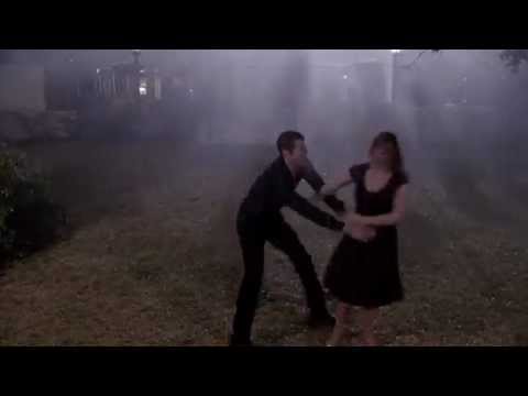 One Tree Hill - 9x13 Naley Rain Kiss ( Baiser de Naley sous la pluie ...
