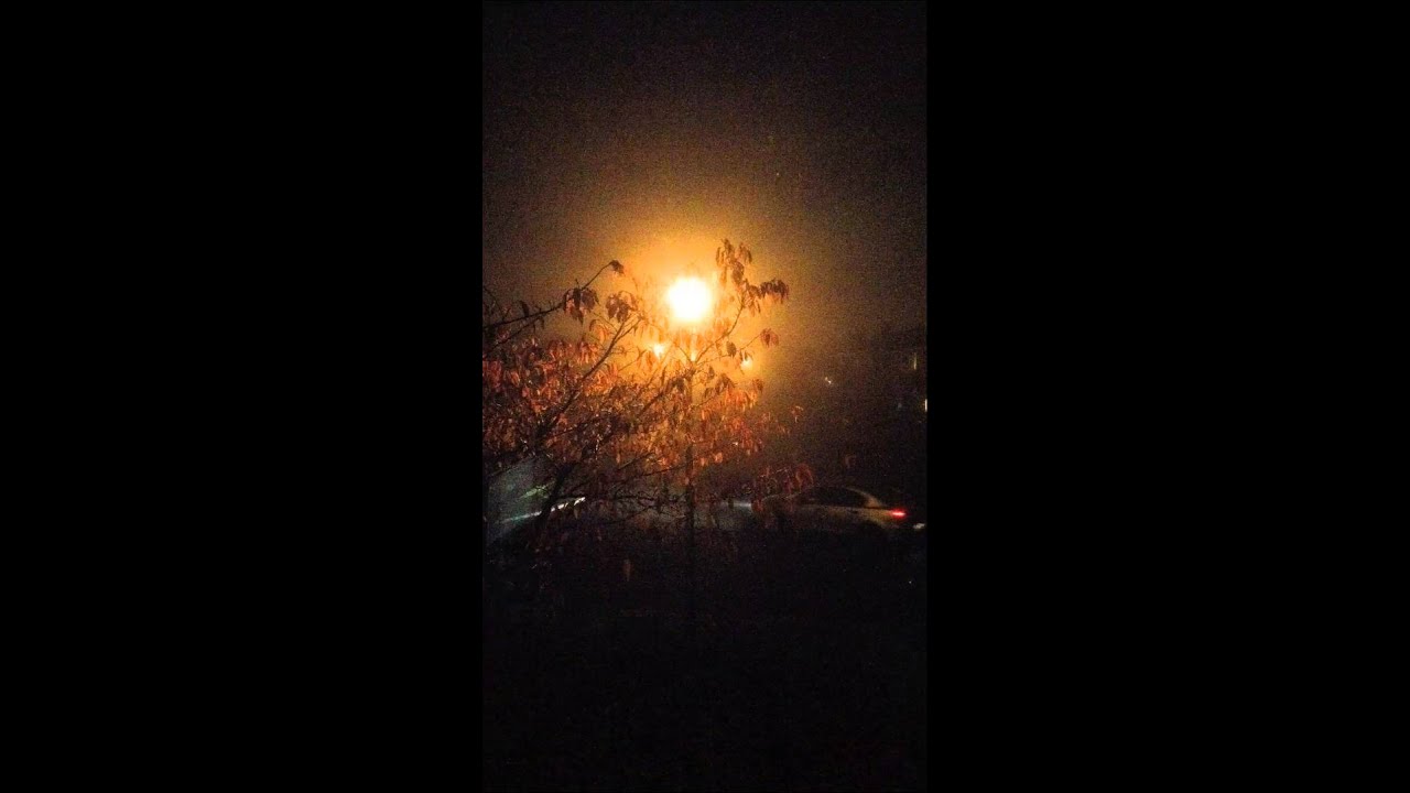 Broken streetlight in 4k - YouTube