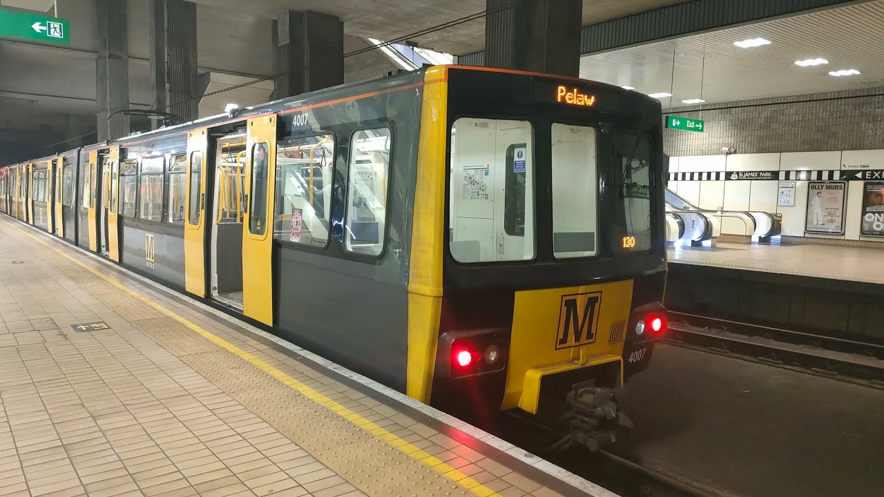 Tyne & Wear Metro: Metrocar 4007 (Class 599) - YouTube