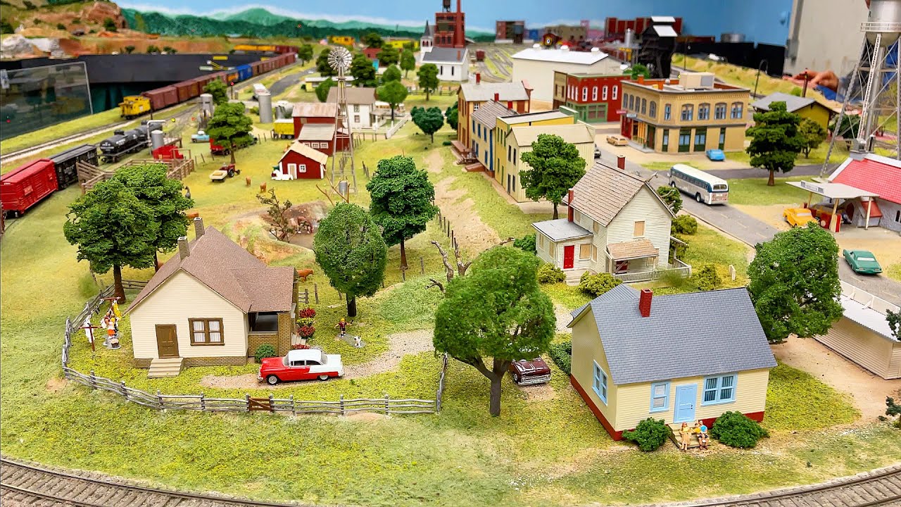 The East Texas Model Railroad Club Large Private Model Railroad HO ...