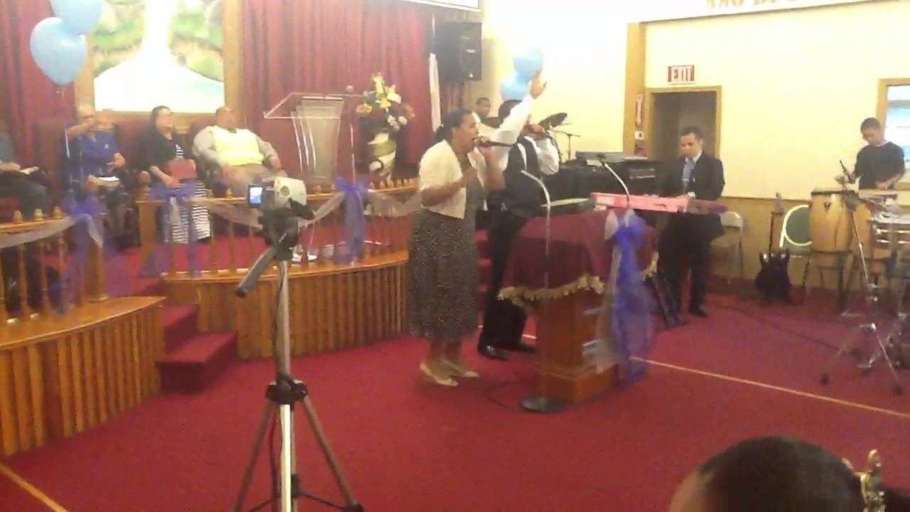 OMENAJE Y DEDICACIÓN A LOS PASTORES ANGEL Y LUCY REYES - YouTube