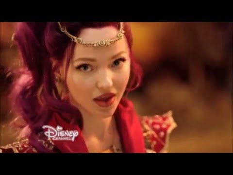Dove Cameron \