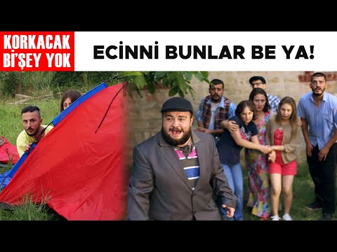Korkacak Bi'Şey Yok Türk Filmi | Köylüler, Seko ve Arkadaşlarını Cin Sanıp Taşlıyor