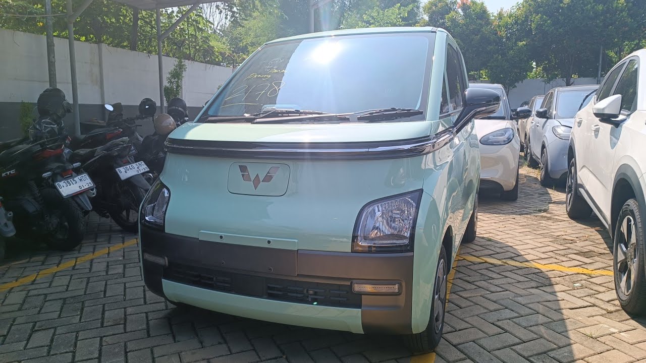 Wuling Air Ev Lite 300 Kilometer / Parma Green - YouTube