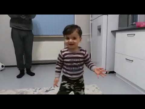 1 Yasli usaq cox sirin oynayir.Heyati ve Yaniq keremi