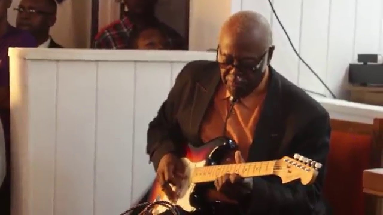Benjamin Phillips playing I plead the blood - YouTube