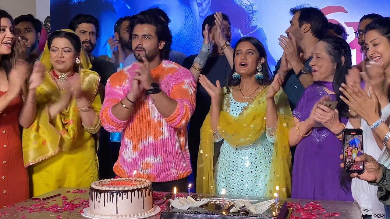 Ajooni Complete 250 Episodes Cake Cutting Celebration On The Set Shoaib ...