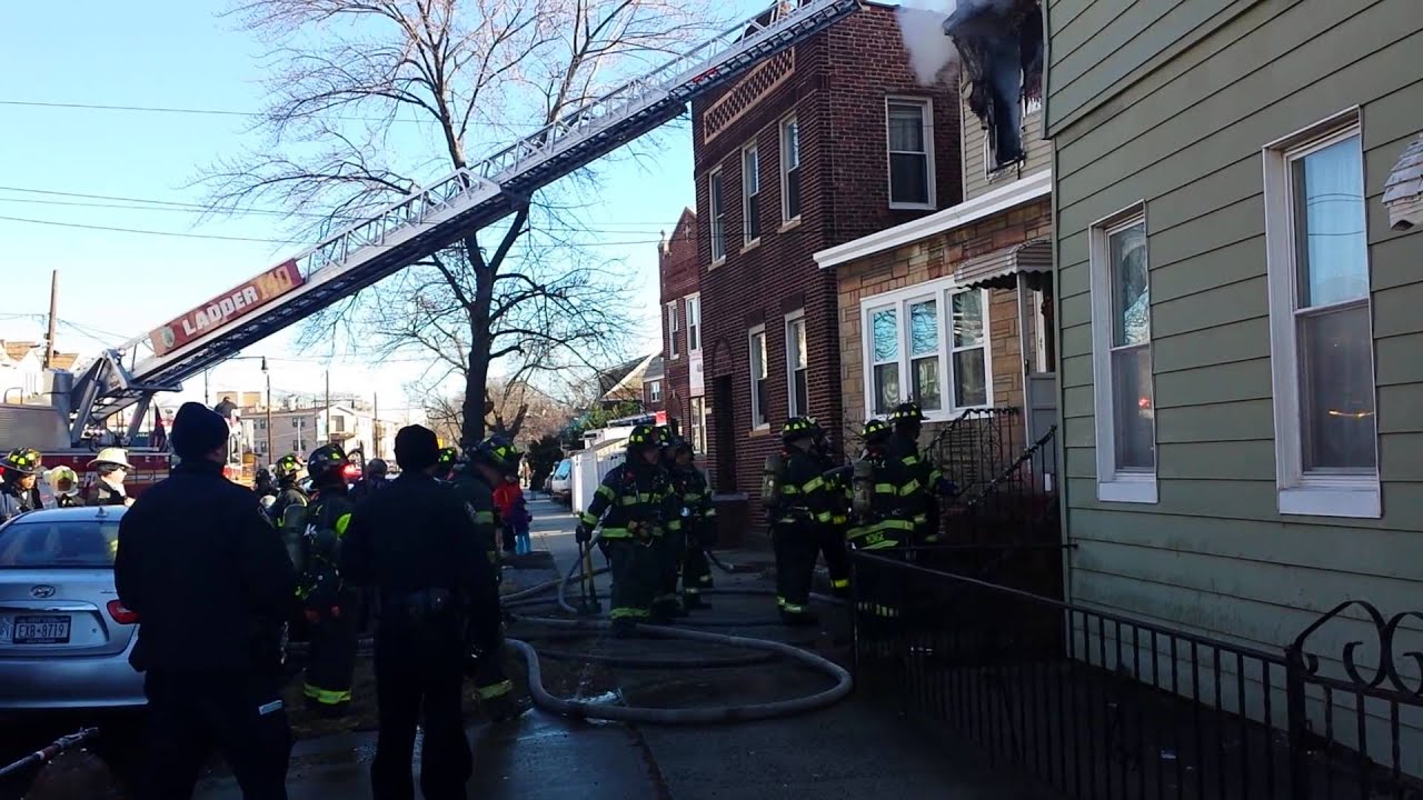 CHRISTMAS FIRE AT A MASPETH HOUSE - YouTube