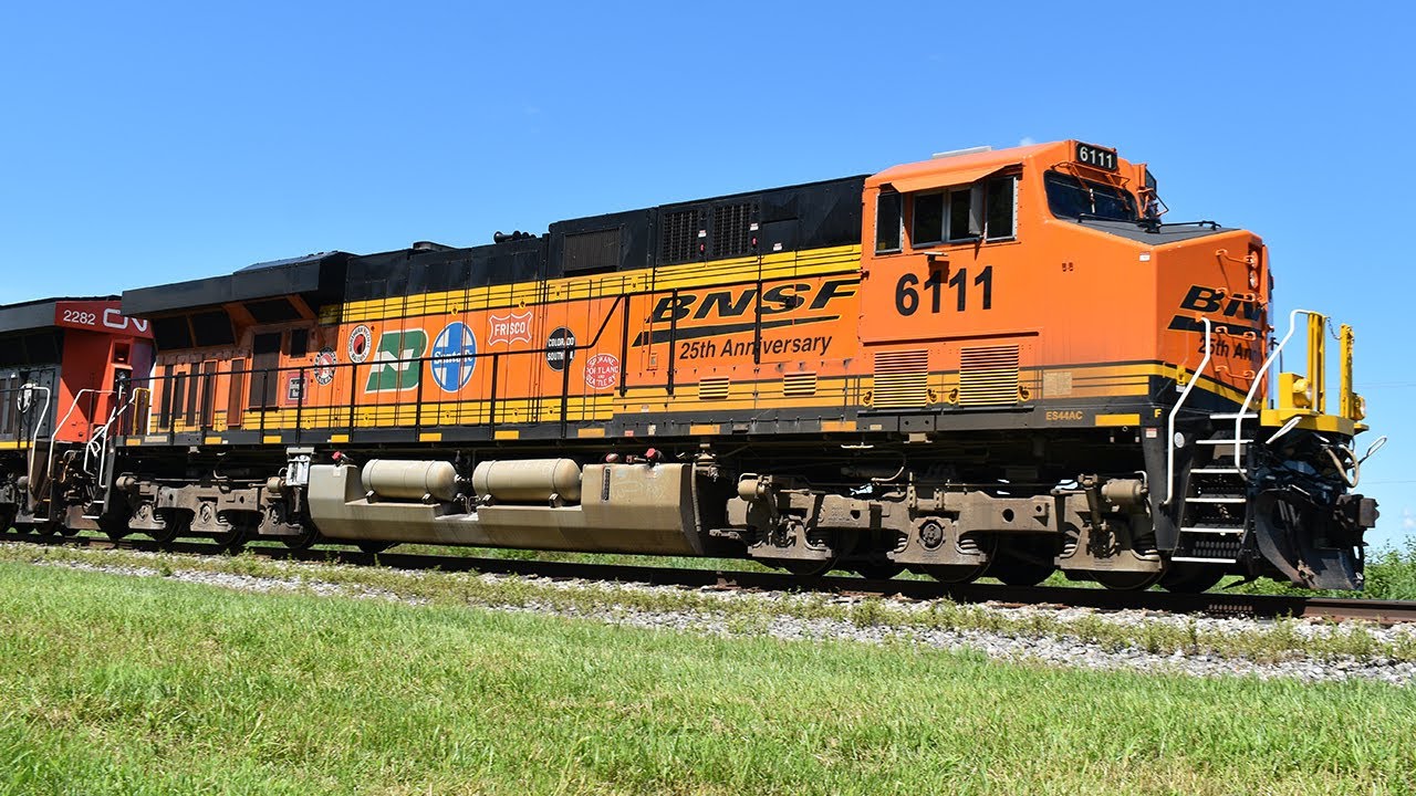 BNSF 6111, 25th Anniversary Unit, leads CN X33571 - YouTube