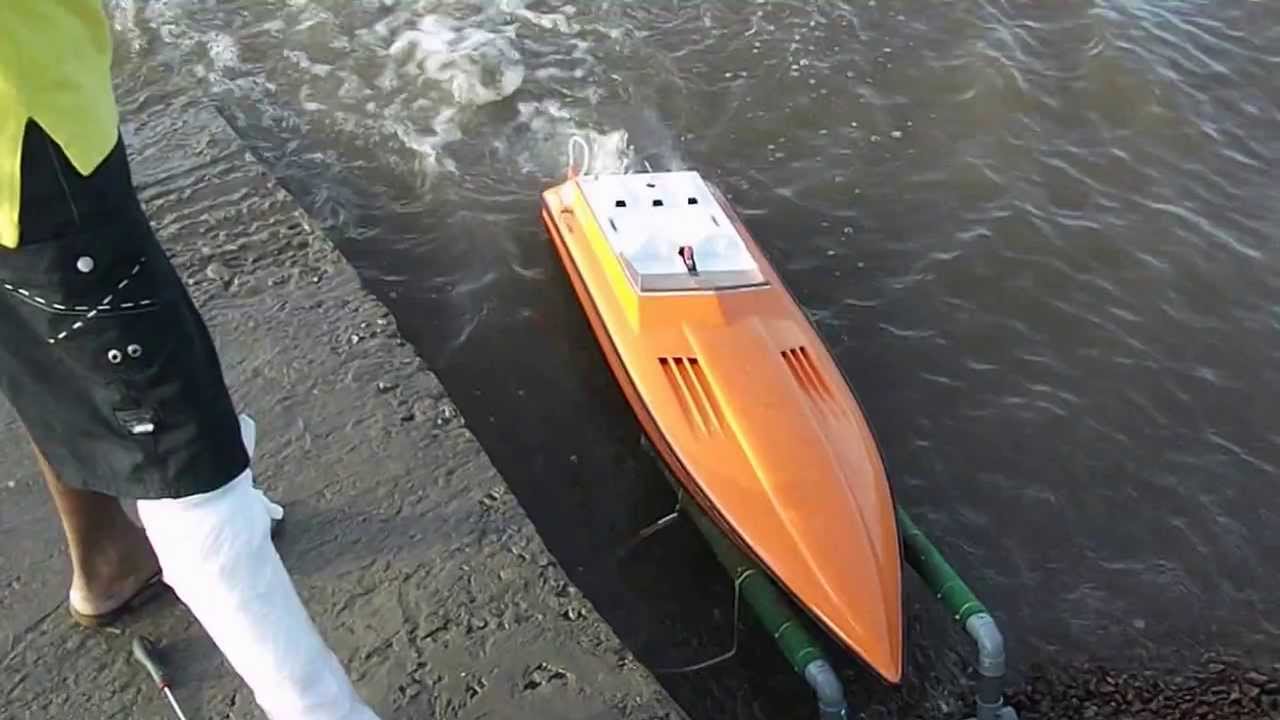RC BOAT Shock wave 55 accostage - YouTube