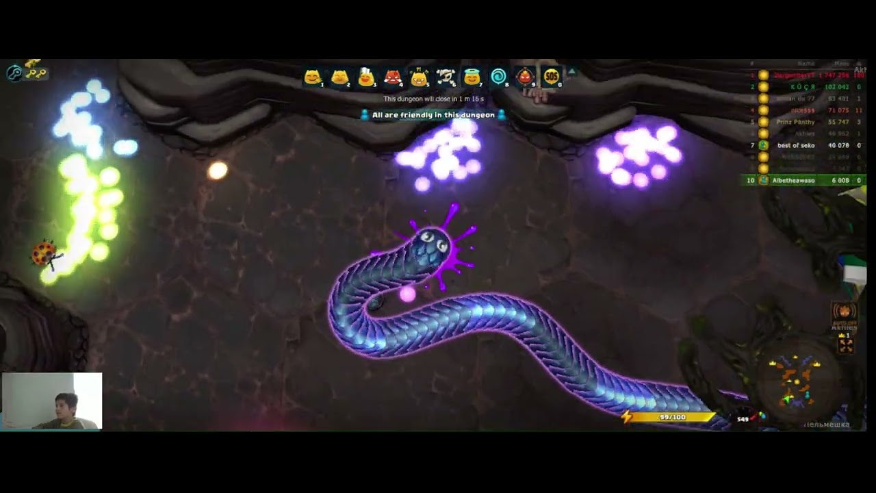 Albi playing the Little Big Snake game - YouTube