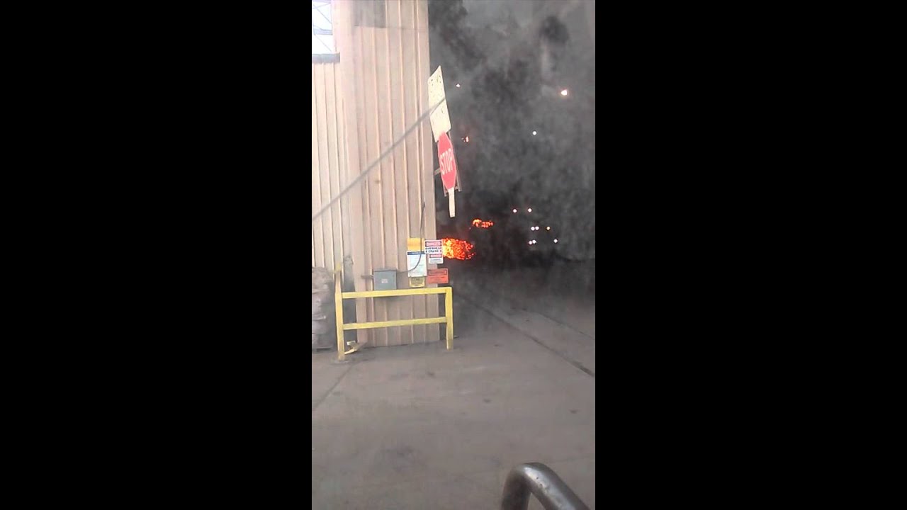 Hot pit loader - YouTube