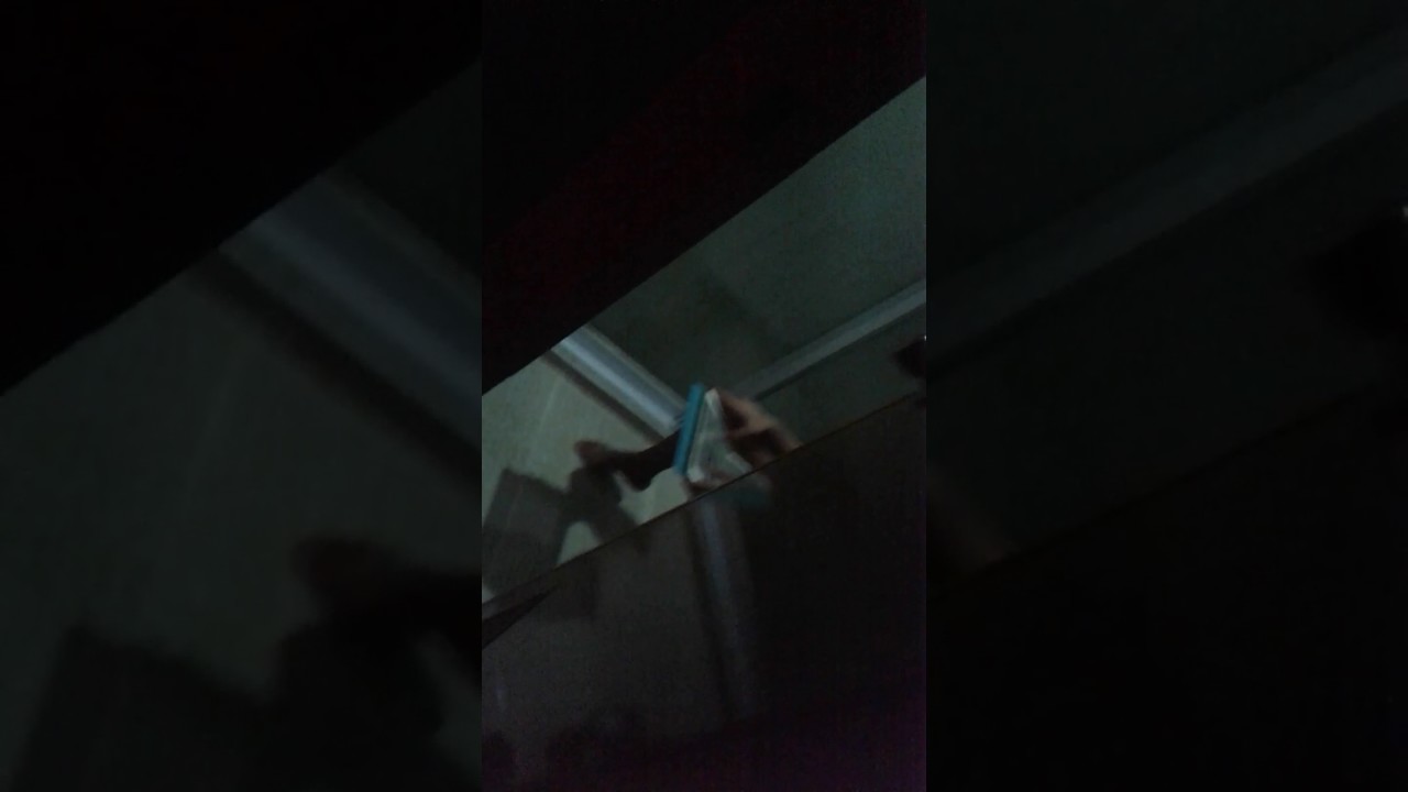 Naglalaro habang tumatae - YouTube