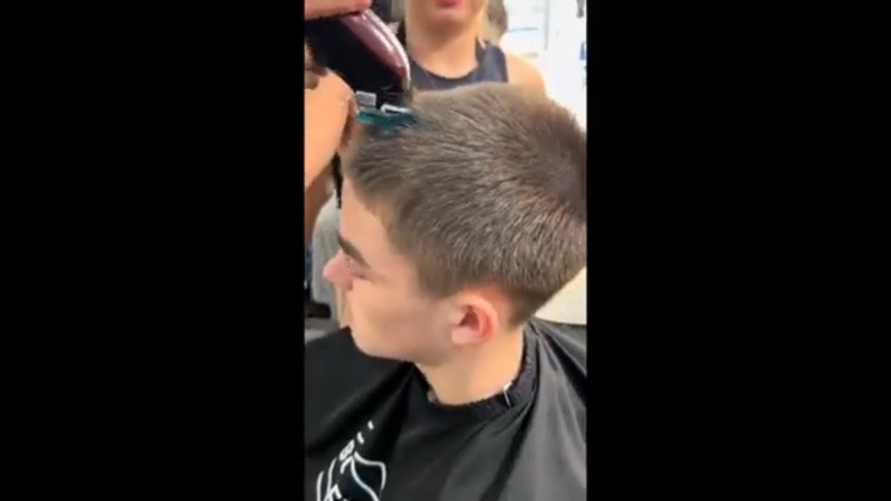 BARBERETTE IN ACTION: Buzzcut by gorgeous female barber - YouTube