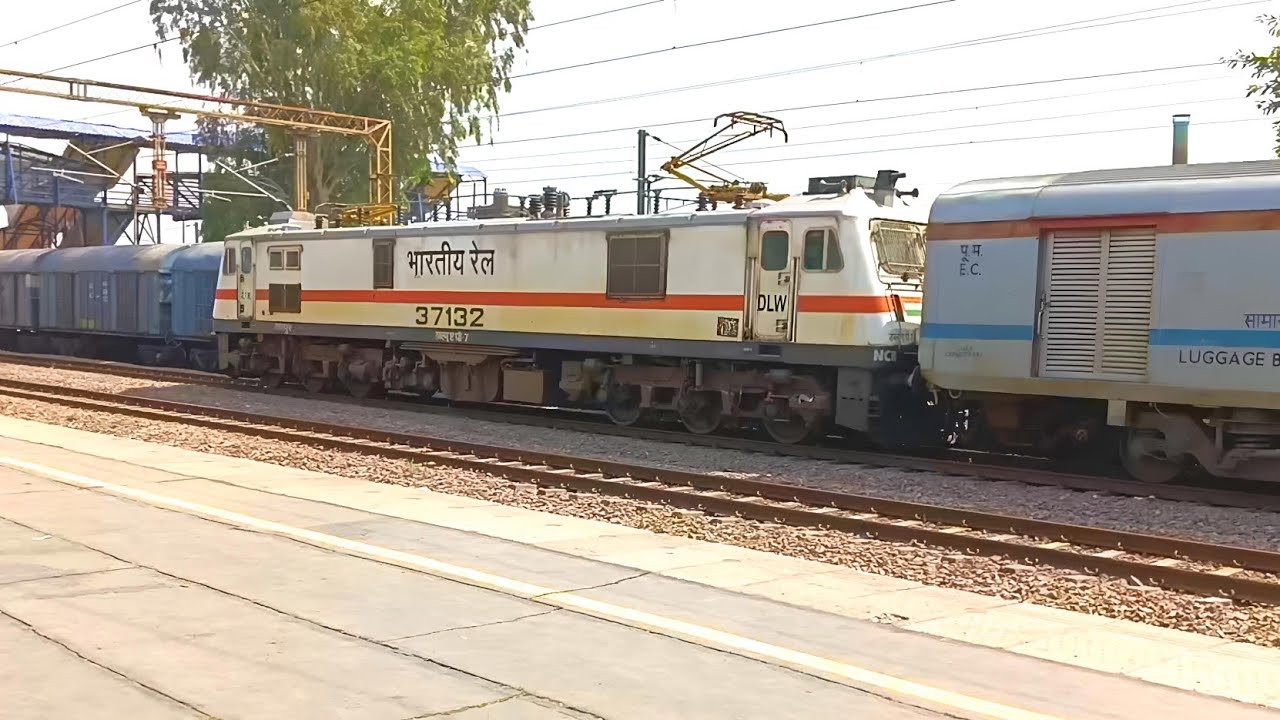 14236 130 km/hour Varanasi Express Bareilly Junction Varanasi Junction ...