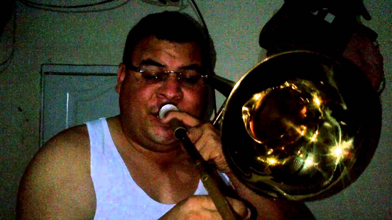 Juanny Alberti-tocando Trombon_Danza - YouTube
