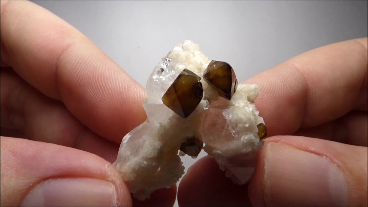 Minerales de Colección - Scheelita - Scheelite - Hunan - China - YouTube