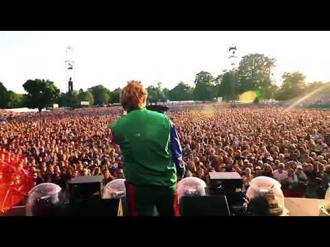 Lewis Capaldi Crowd singing #2 - YouTube