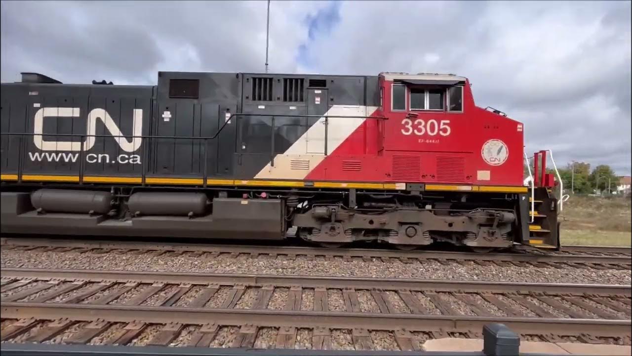 CN 3305, CN 3118 Lead Manifest NB on the Flint Sub in Durand 07 Oct 23 - YouTube