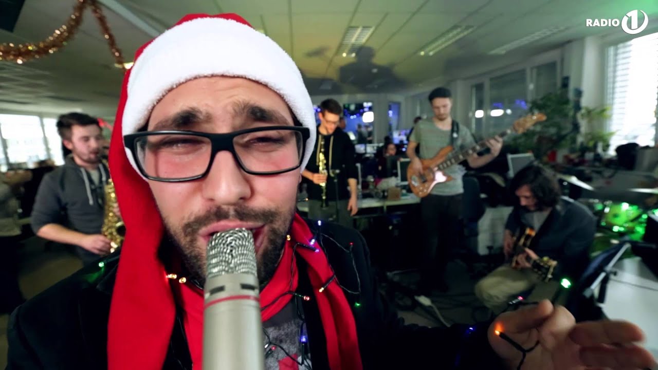 Balkan boys - Santa Claus Is Comin' To Town HD - YouTube
