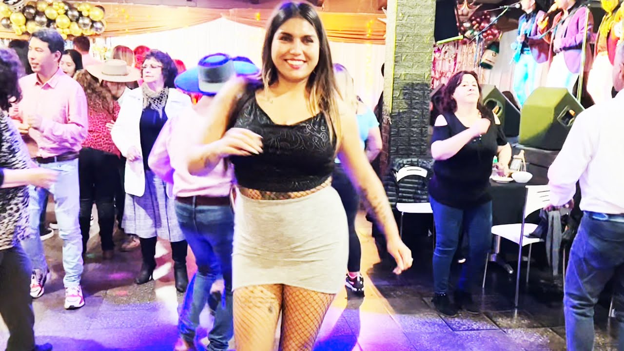 MIX de cumbias con sabrosuras bailadas por hermosas mujeres chilenas ...