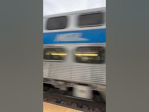 Metra F59PHI C&NW heritage unit comes through Elmhurst - YouTube