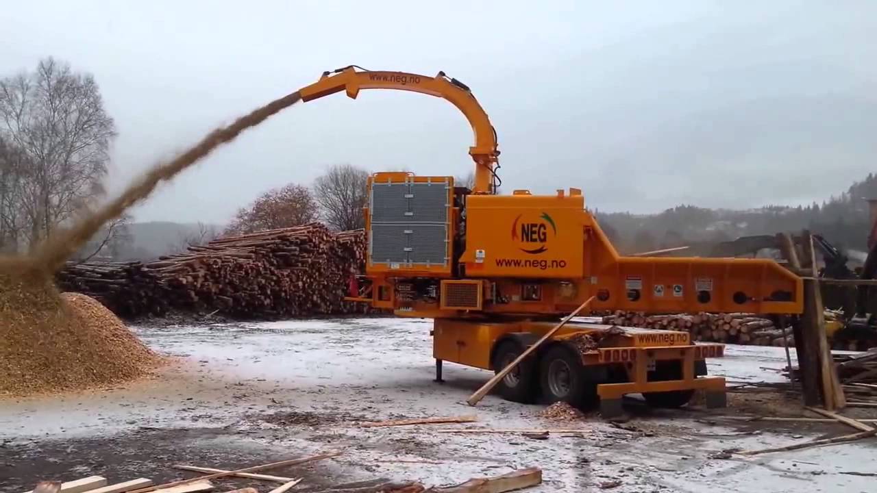 CBI ChipMax 484 on CBI Trailer - YouTube