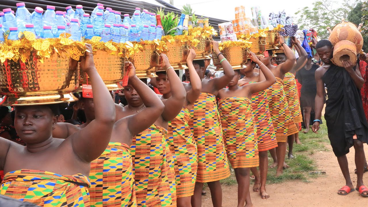AKANS IN GHANA HAVE TAK FUNERALS TO DIFFERENT LEVELS - YouTube