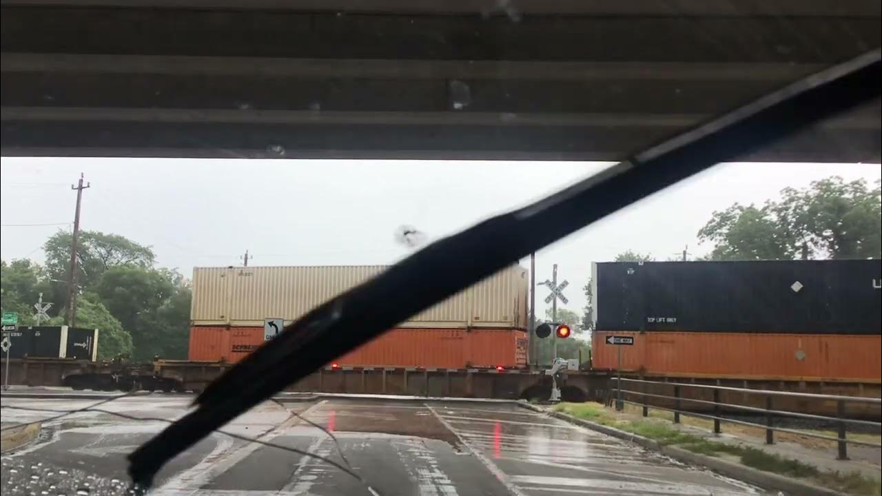 UP 6280 SB Leads Double Stack Houston,Tx - YouTube