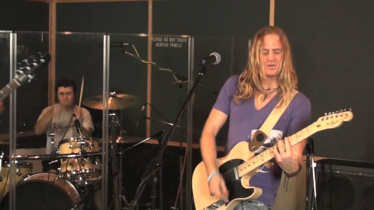 Ryan Reid "Bring it On" Live - YouTube