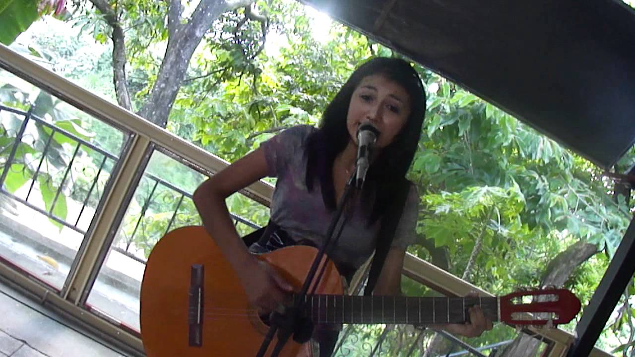 Stephany Hernandez, Version de Remolineando con Guitarra Acustica - YouTube