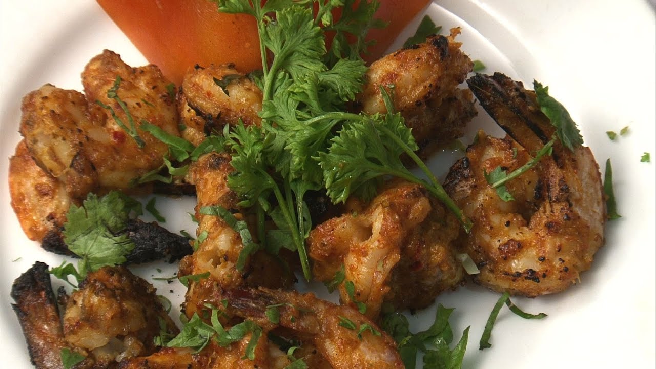 How to make tasty chilli garlic prawns - chilli prawns - shrimp curry ...