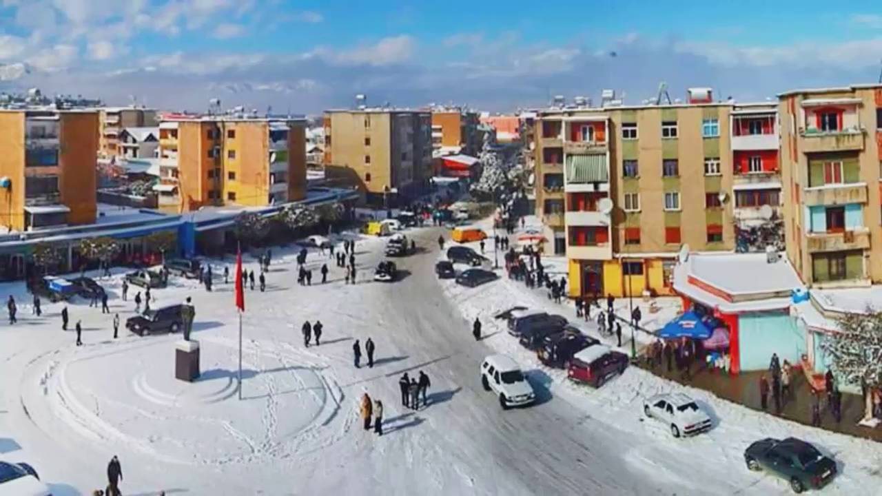 Qendra e qytetit Burrel - YouTube