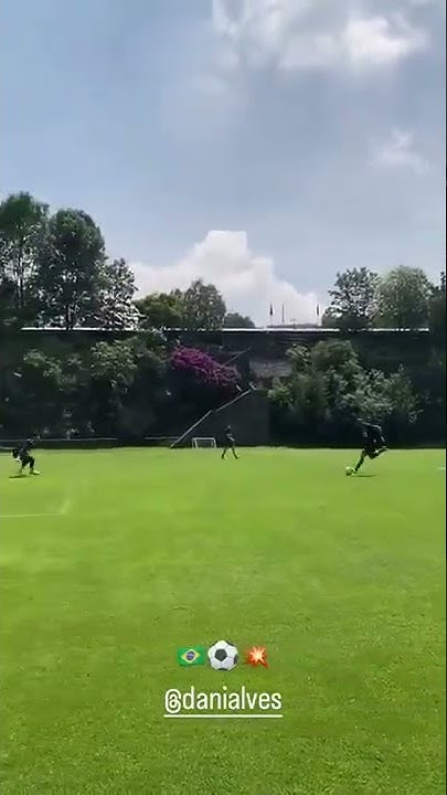 Dani Alves Anotando Un Golazo En Los Entrenamientos De Pumas 馃枑馃枑馃敟 馃馃槑馃槑馃挴 馃槷馃槺馃槺鈿斤笍鈿斤笍馃憦 Youtube