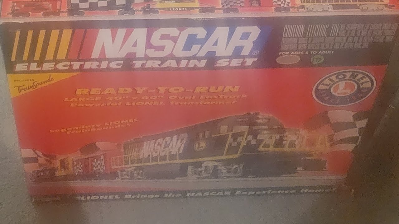 Lionel Nascar Electric Train Set - YouTube