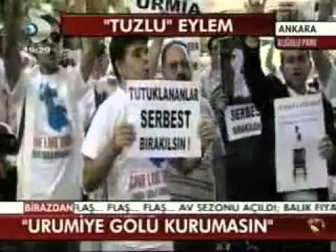 Turkiyede İran sefirliyi onunde Urmu golunun qurudulmasina etiraz eden Azerbaycan Turkleri