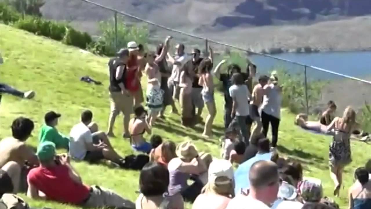 Sasquatch music festival 2009 dance guy vs Shake It Off - YouTube