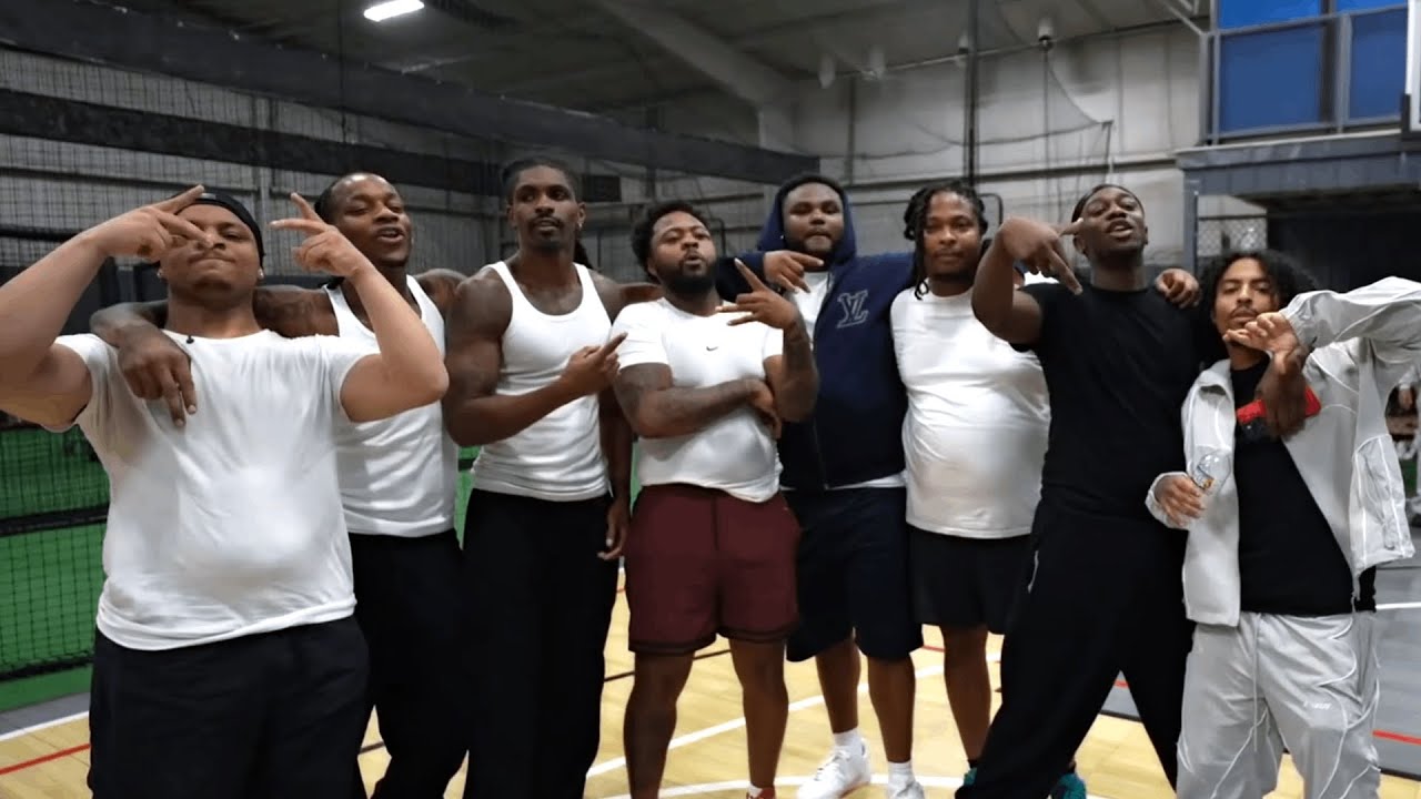 Grizzley Gang VS Clover Boyz BASKETBALL - YouTube