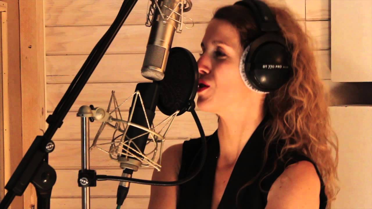 Hold on ! - Anna Farrow - YouTube