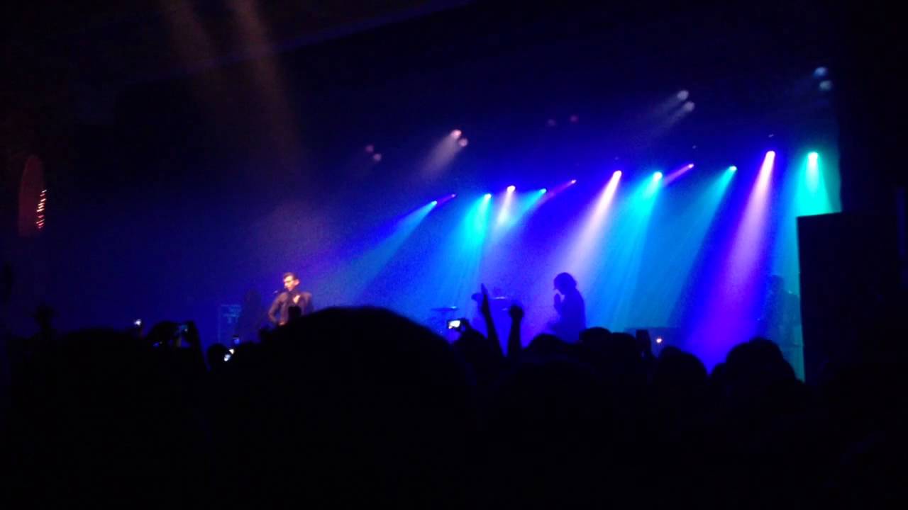 Arabella - Arctic Monkeys (Rave Milwaukee) - YouTube