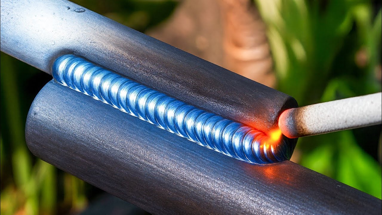Only a real welder can do it this neatly! Perfect rebar welding ...