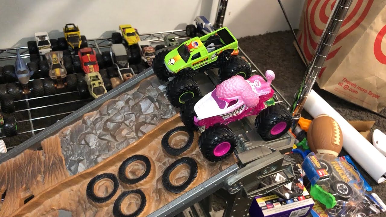 Monster Jam TEAM RACING Season #1 Event #8! - YouTube