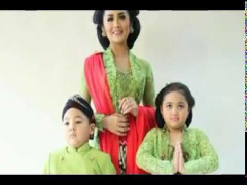 Inilah, Moment Kekompakan Krisdayanti dengan Amora Saat Hari Karti Mengenakan Kebaya Hijau Nan Anggu