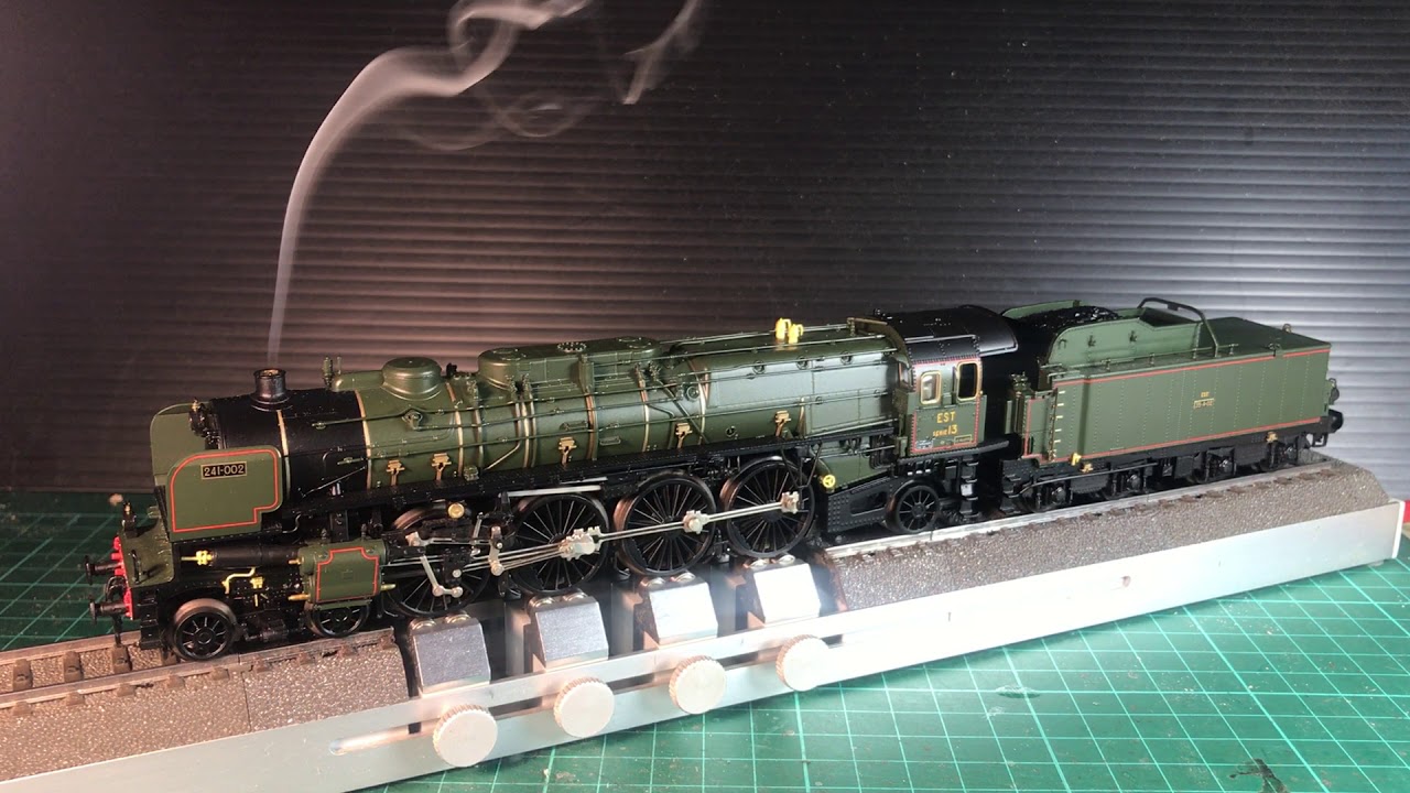 RailStand HO scale HO-3804 roller test stand - YouTube