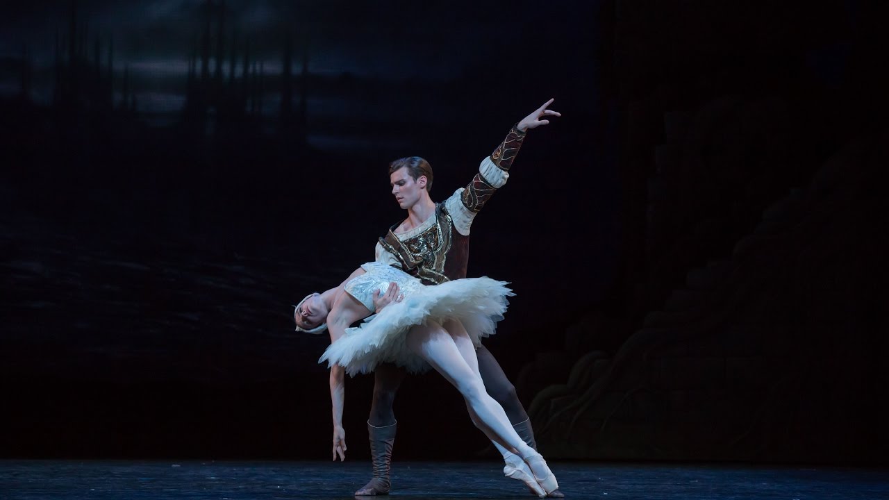 Queensland Ballet's Swan Lake: Odette/Odile and Siegfried - YouTube
