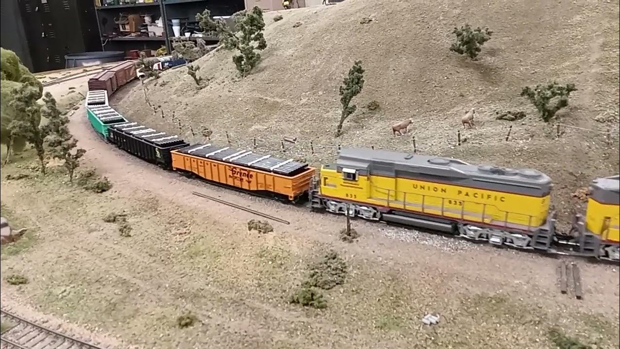 UNION PACIFIC MANIFEST FREIGHT TRAIN - YouTube